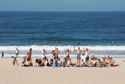 Surf club makes waves on campus | Sports | laloyolan.com