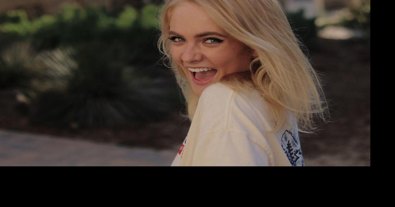 Molly Box (’22): Between past and future | Centennial | laloyolan.com