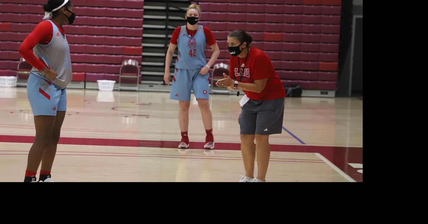 Coach Elliott leaves program after nine years | Basketball | laloyolan.com