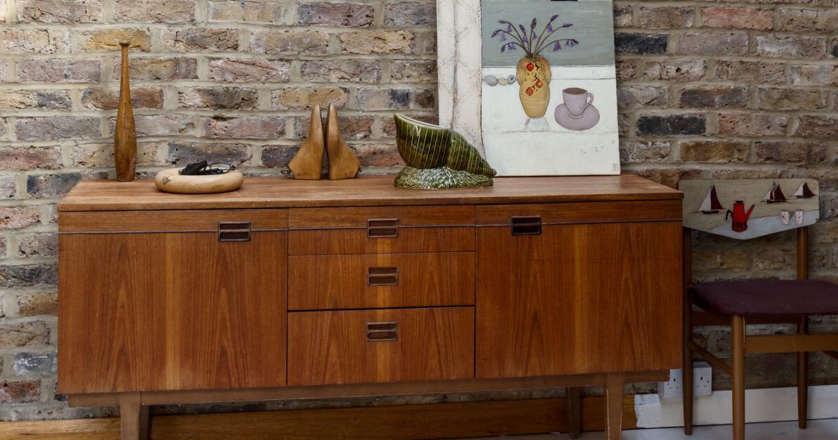 What's the Best Way to Display Your Antiques and Collections ...