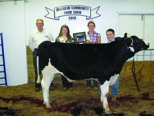 Livestock Sale Draws Crowd at Manheim Farm Show | Farming and ...