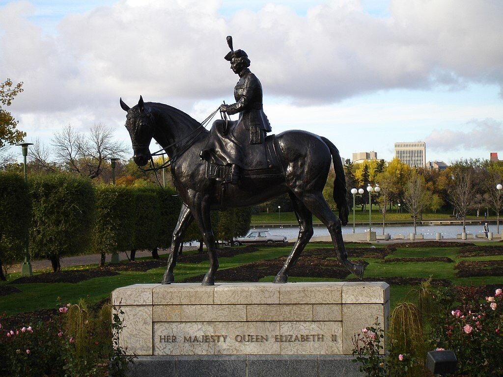 The Story of Queen Elizabeth II's Favorite Horse, Burmese | Horse News ...