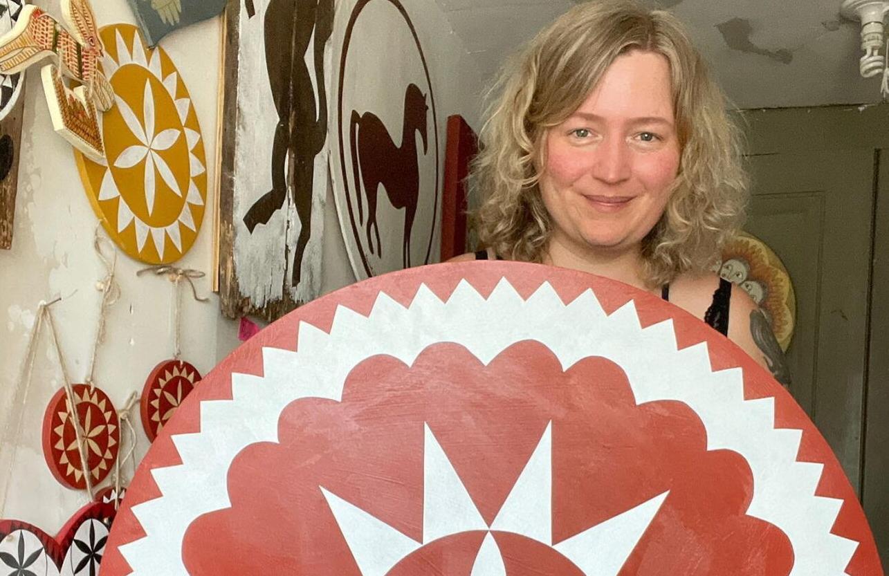 Hex Signs Help Artist Connect to Pennsylvania Dutch Roots | Antiques ...