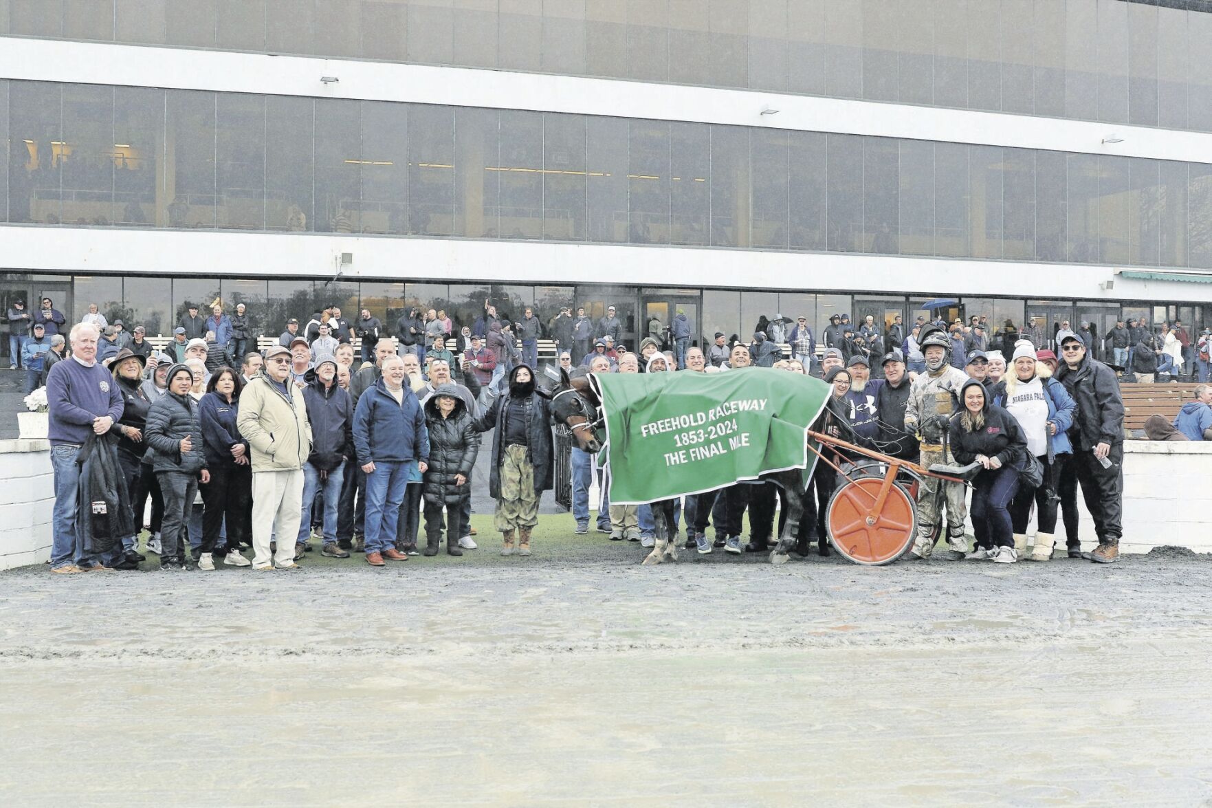 ‘A Very Emotional Day’ at Freehold Raceway Closing | Horse News and ...
