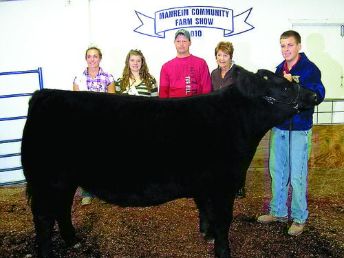 Livestock Sale Draws Crowd at Manheim Farm Show | Farming and ...