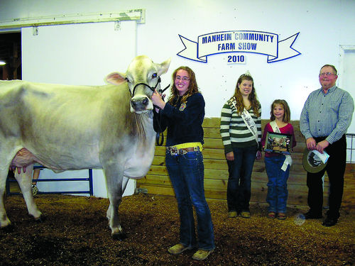 Livestock Sale Draws Crowd at Manheim Farm Show | Farming and ...