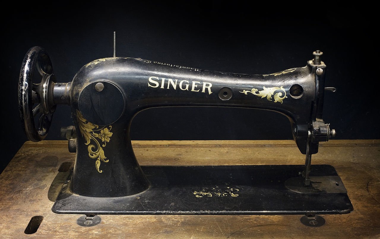 How Much Is That Antique Singer Sewing Machine Worth? | Antiques ...