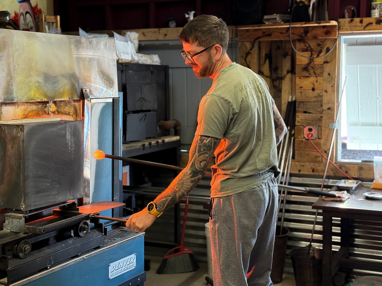 Keeping Glassmaking Tradition Alive at Stiegel Glassworks 1976 | Farm ...