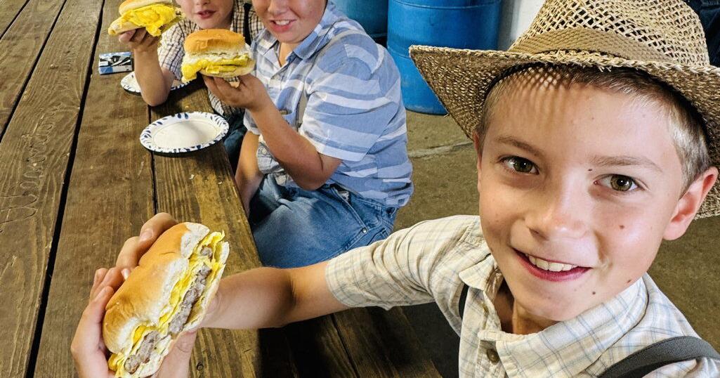 Rise and Shine: Weaverland Produce Auction Offers Breakfast for Buyers ...