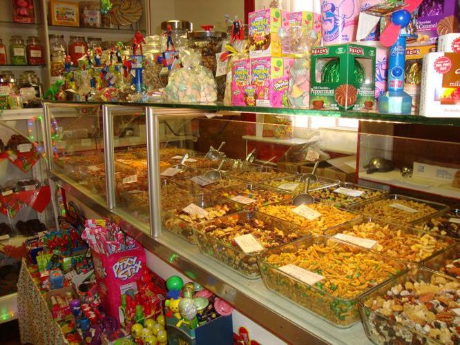 Old-Fashioned Candy Store Sells Christmas Confections | Farm and Rural ...