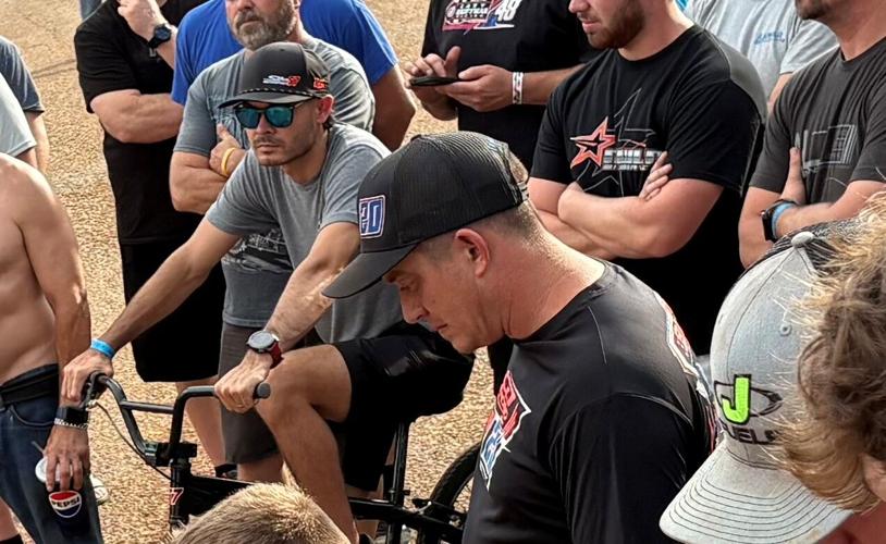 Kyle Larson, Brady Bacon Lead Outsiders to Pennsylvania Sprint ...