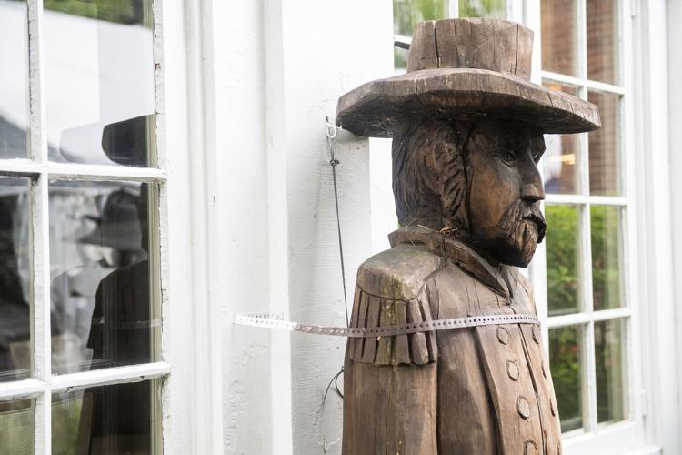 Carving of General John Sutter removed from General Sutter Inn amid ...