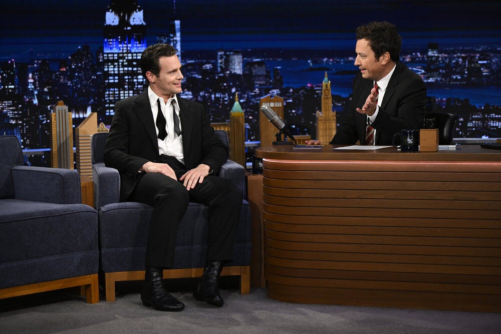 Jonathan Groff on tonight show as Bobby Darin in "Just in Time ...