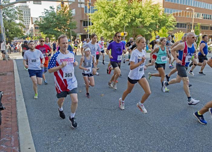 Scenes from the 46th Red Rose Run through Lancaster City [photos ...