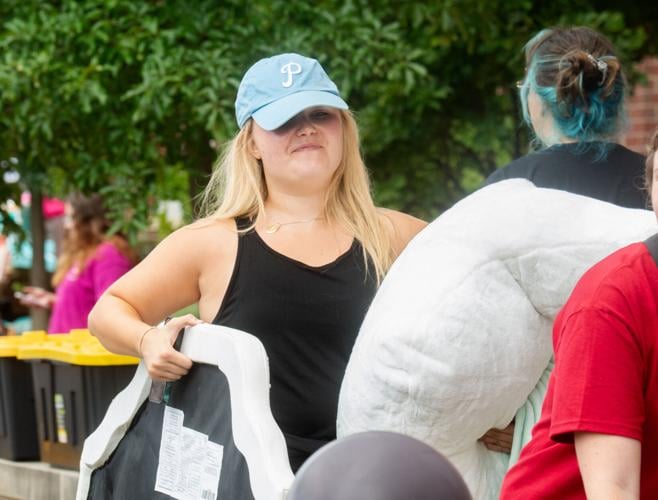 Freshmen, transfer students move in to Millersville University ...