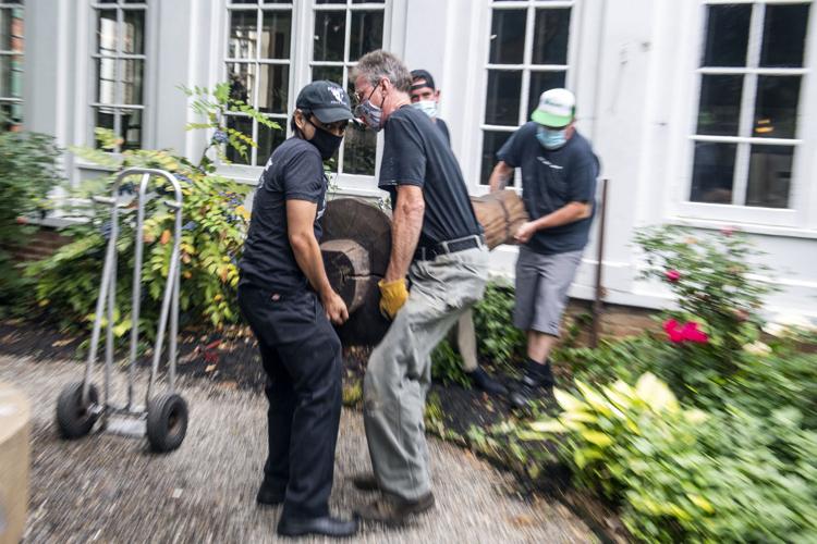 Carving of General John Sutter removed from General Sutter Inn amid ...