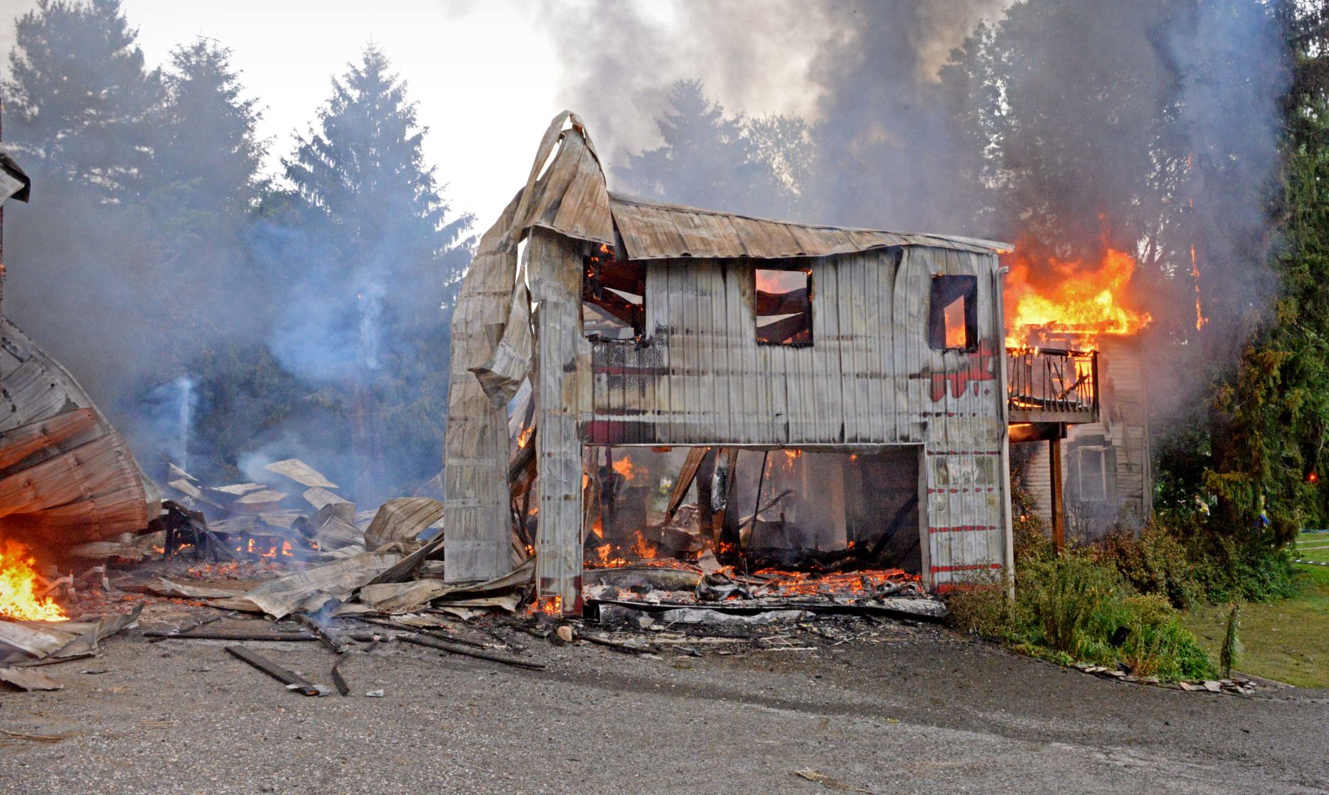 Fire burns barn, house in Manor Twp. Tuesday morning [photos, videos ...
