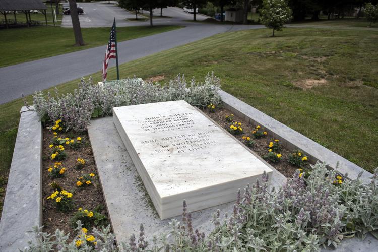Carving of General John Sutter removed from General Sutter Inn amid ...