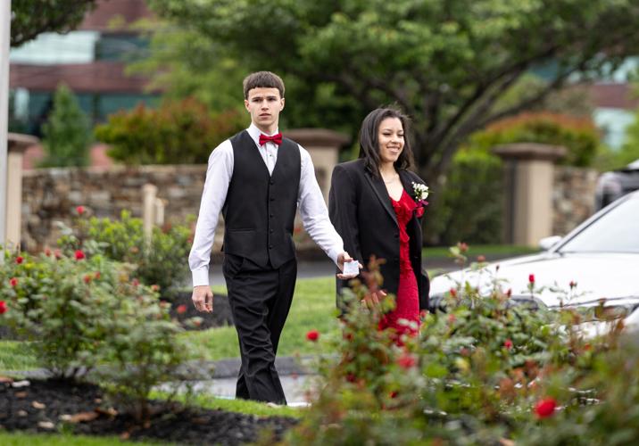 Penn Manor parties it up at 2025 prom [photos] | Local News ...