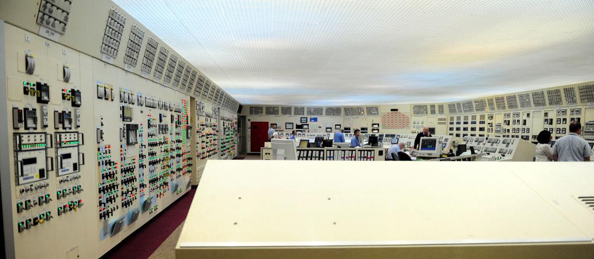Sneak a peek inside Peach Bottom nuclear plant's training control room ...