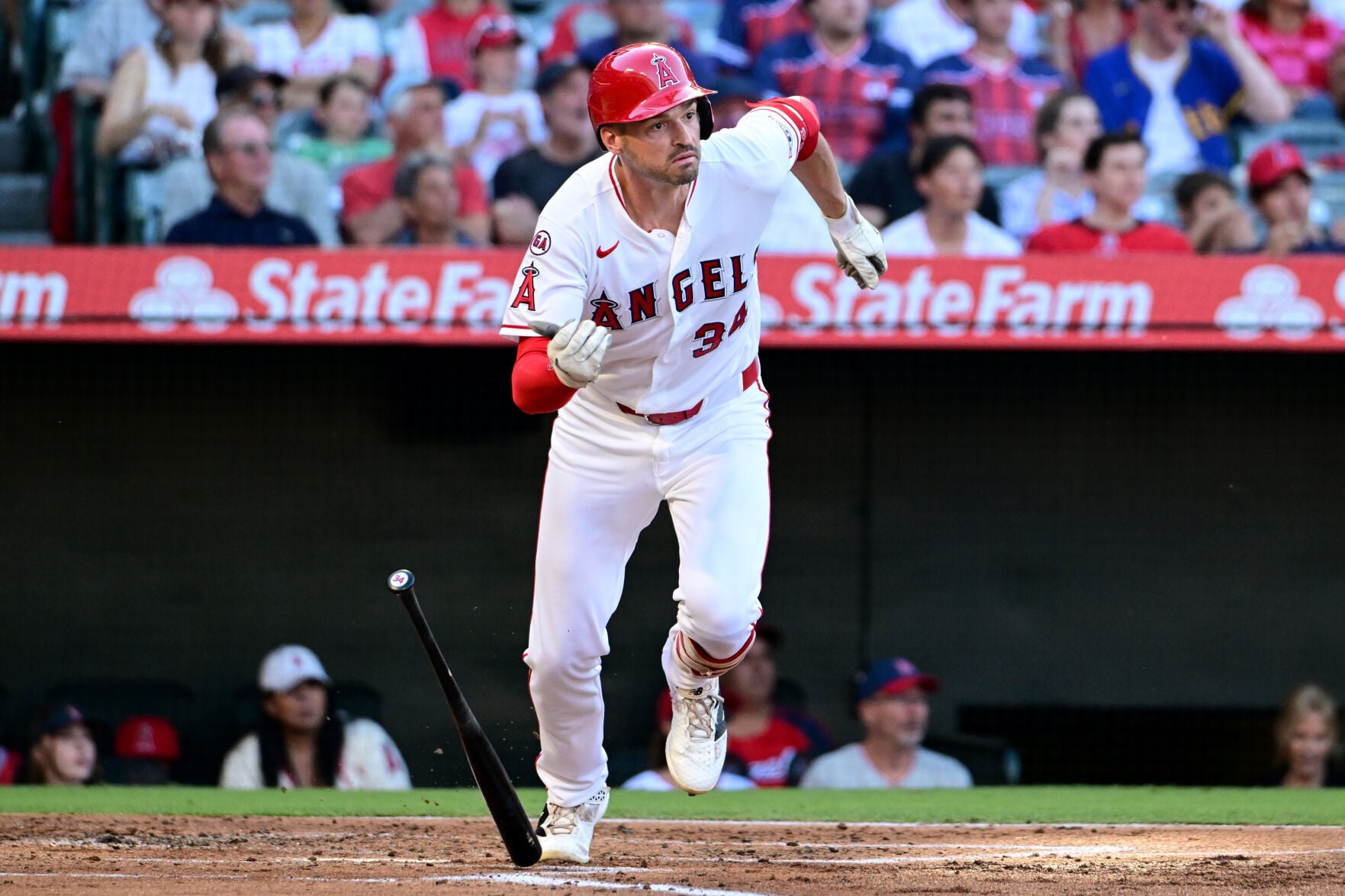 Angelinos sobreviven a susto con bases llenas en la novena y vencen 4-3 ...