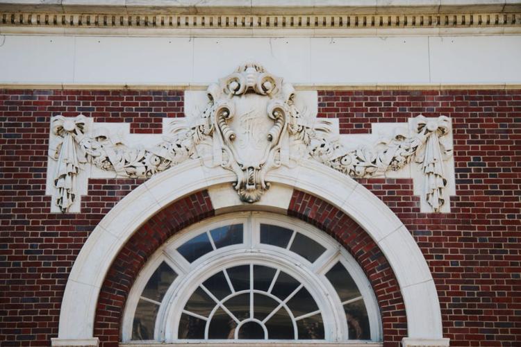 Architecture with swagger: Using festoons to enliven facades | Home ...