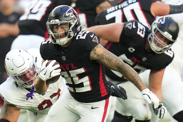 Bijan Robinson leads Falcons to 2nd straight win, 26-19 over woeful ...