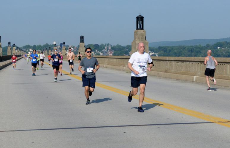 300 plus run 5k over river bridge | Local News | lancasteronline.com