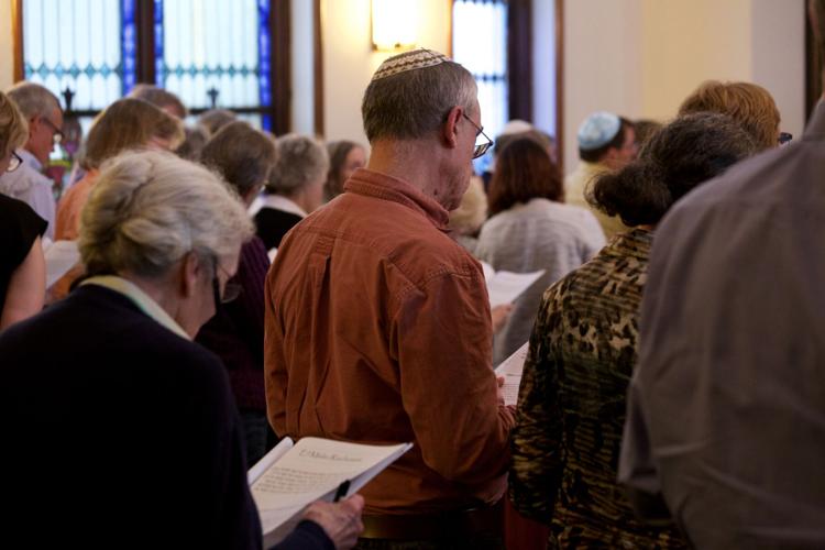 Amid recent synagogue shootings, Holocaust Remembrance Day takes on ...