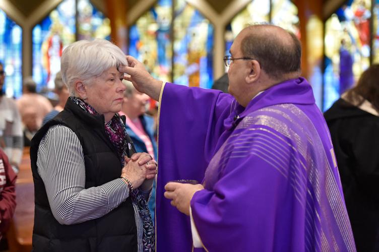 Anointing congregants as Lent begins | Life & Culture | lancasteronline.com