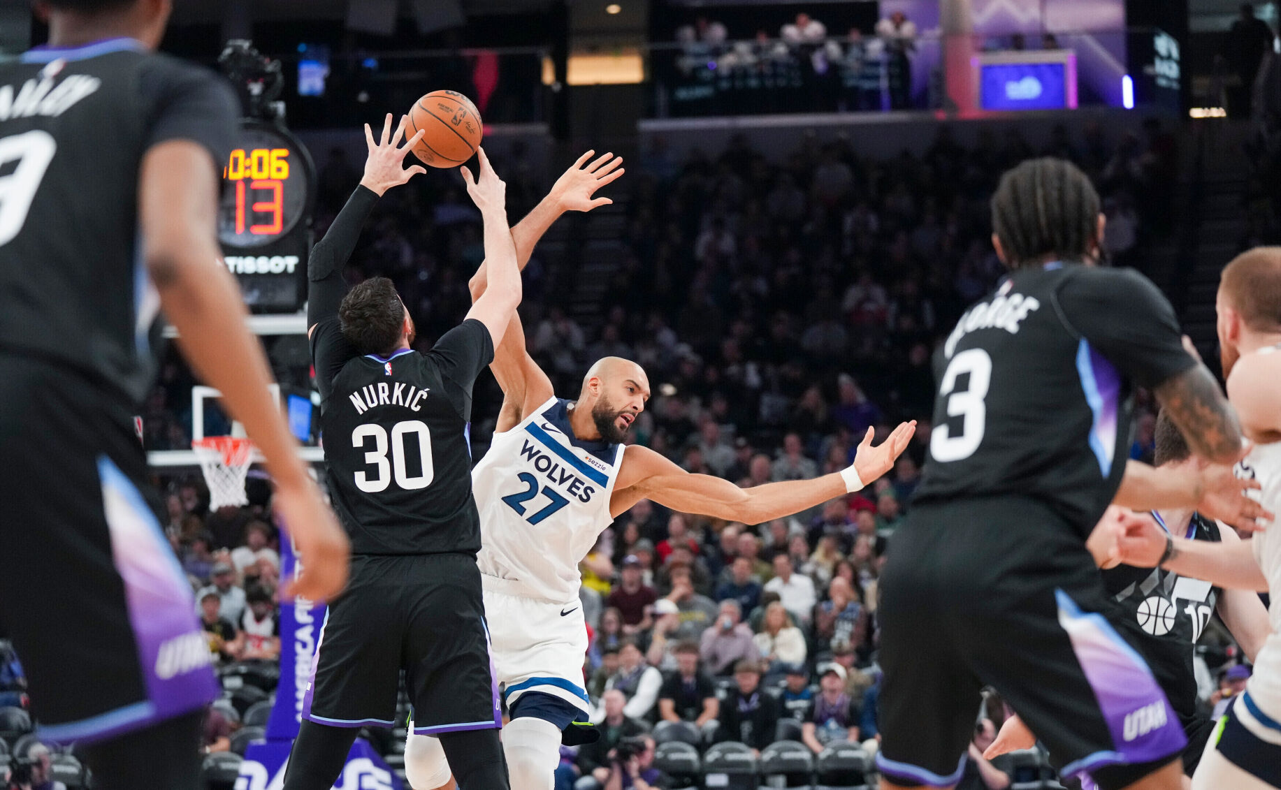 George anota 43 puntos y Jazz remonta para vencer a Timberwolves 127 ...