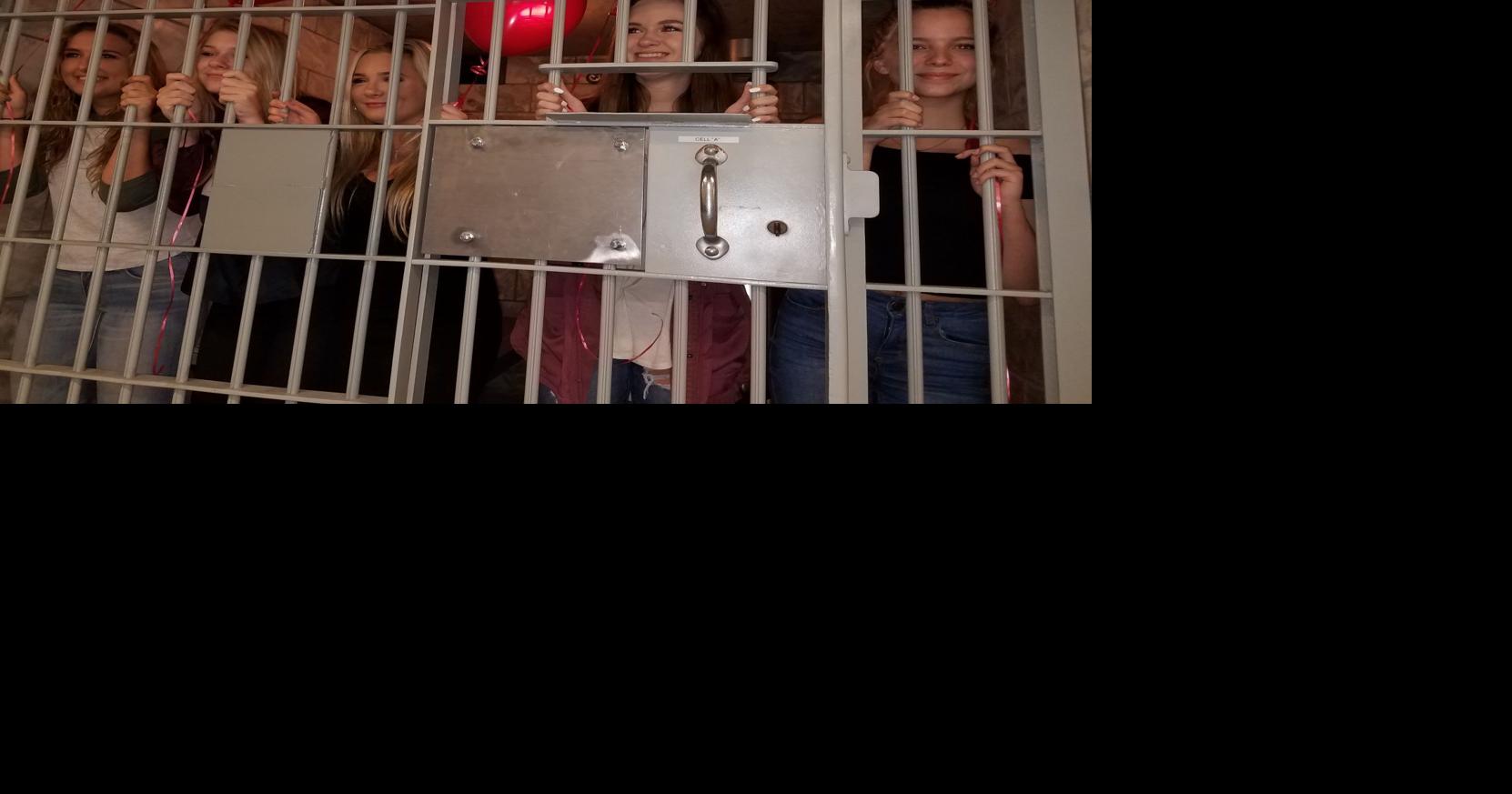 Red-balloon pranksters spend a merry half-hour in a Lititz jail cell ...