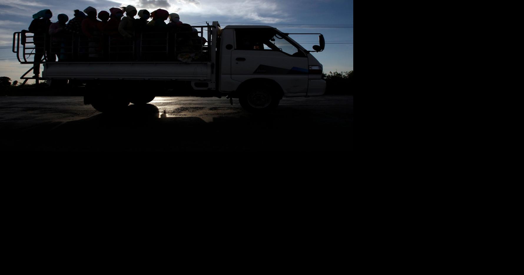 Mueren 14 trabajadores de la confección en dos choques viales en ...