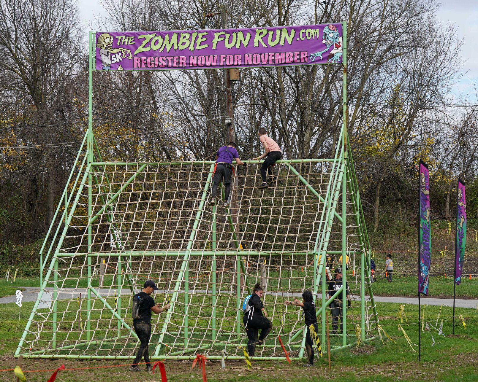 Field of Screams zombies send athletes scurrying at fun run [photos ...