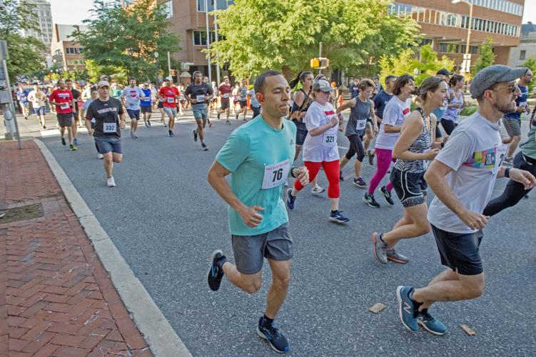 Scenes from the 46th Red Rose Run through Lancaster City [photos ...