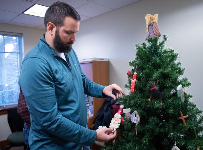 Woodcarvers decorate Hospice Christmas tree with carved ornaments ...