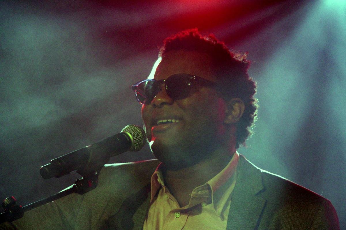 Blessing Offor ("The Voice") with Amy Banks at Tellus360 Monday ...