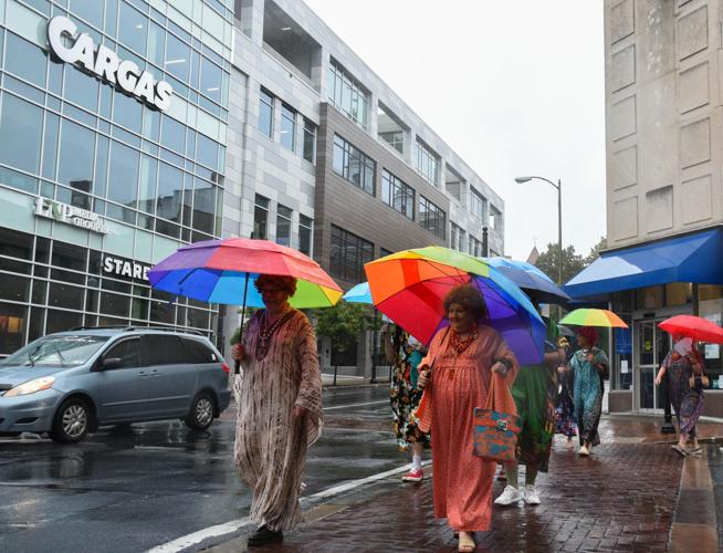 ‘Helen Ropers’ romp through Lancaster in Caftan Crawl [photos ...