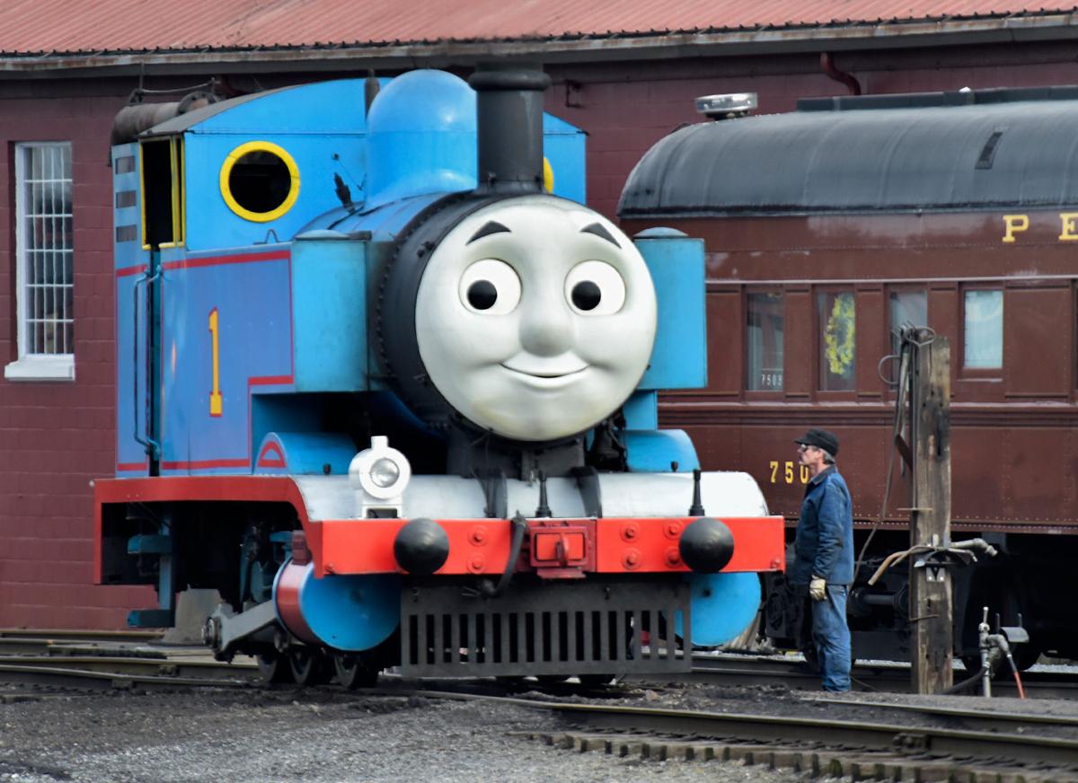 Thomas and Mavis celebrate the season at Strasburg Rail Road this ...