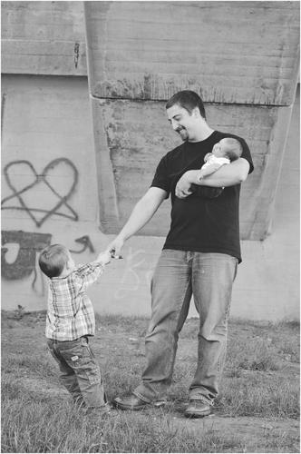 Photography community raises funds for family of young father who died ...