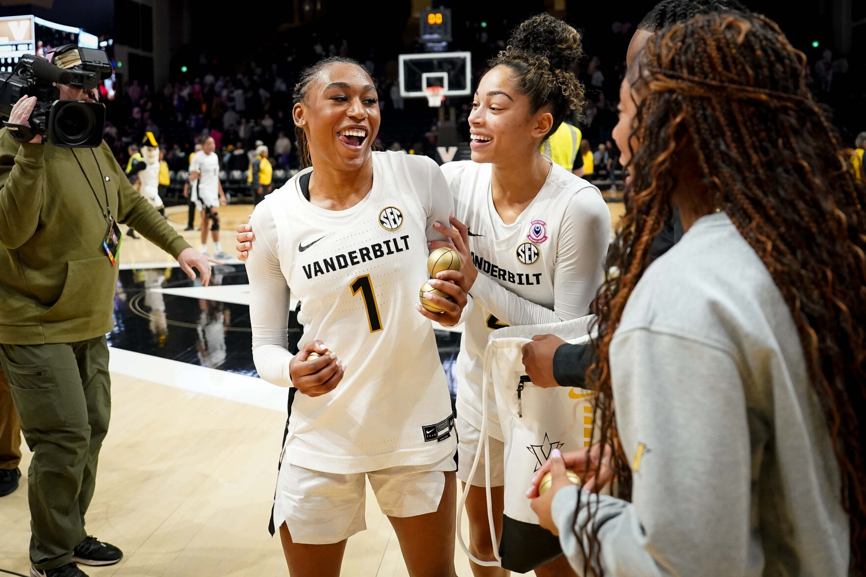 Blakes scores 20 as No. 7 Vanderbilt women stay undefeated with 99-68 ...