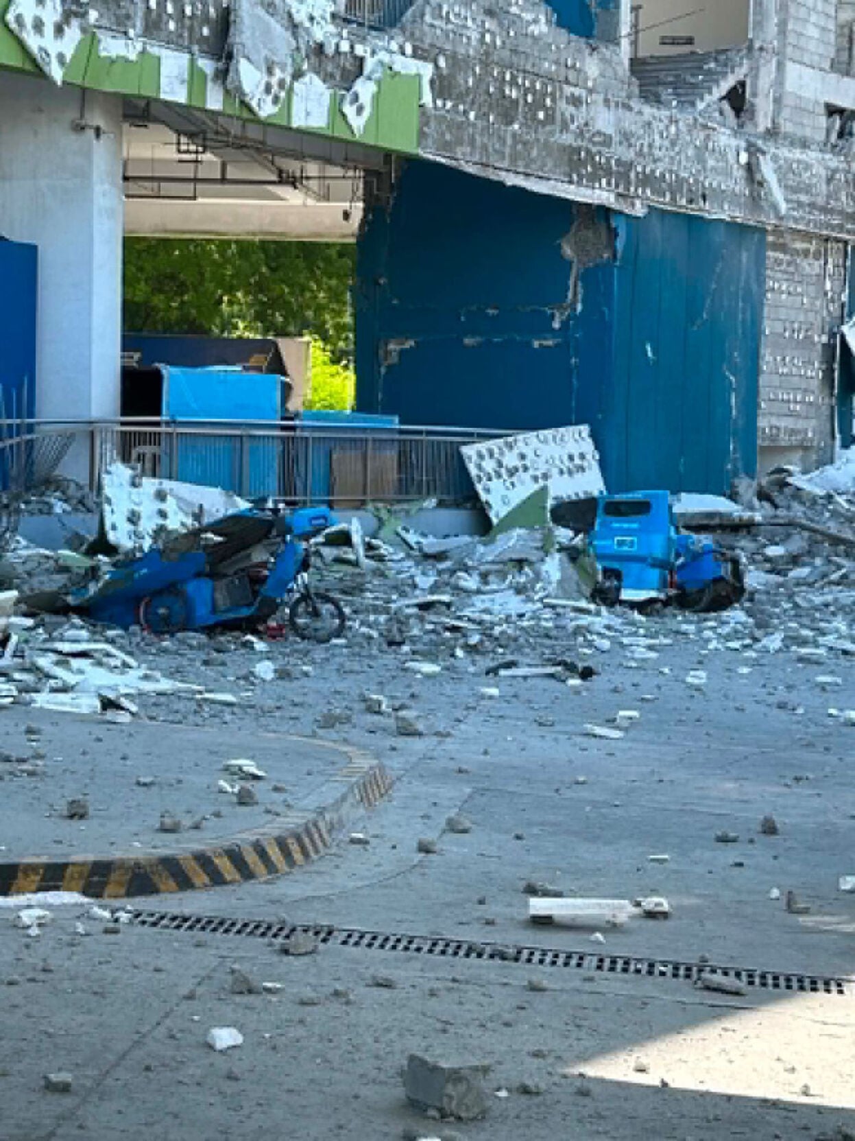 Un terremoto de 7,8 en Filipinas mata al menos a 32, derrumba edificios ...