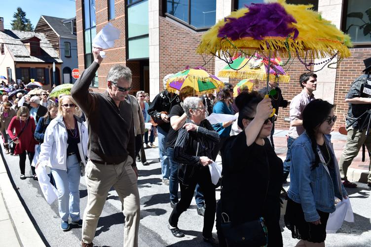 Watch: New Orleans-style 'second-line' parade brings NOLA celebration ...