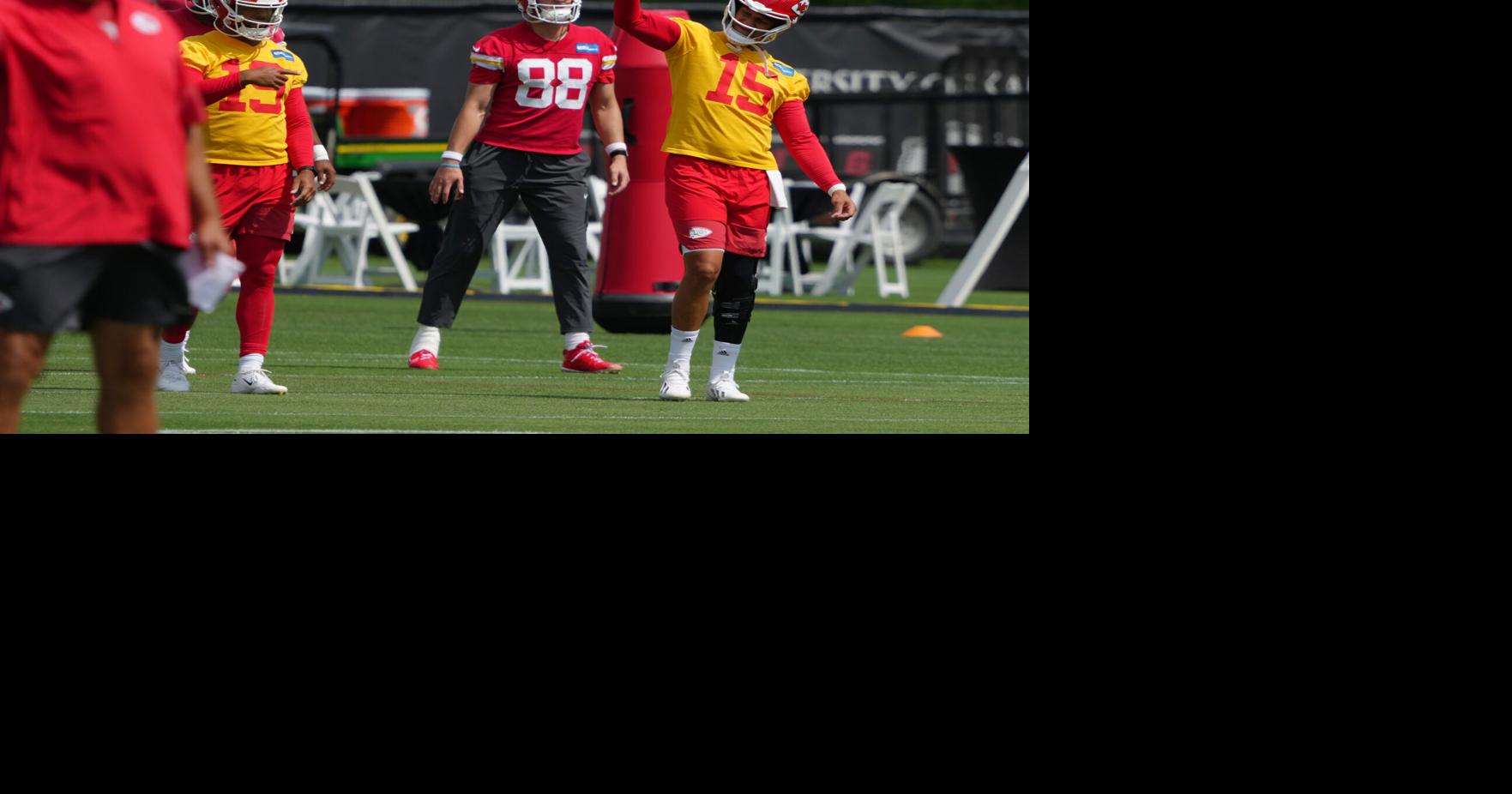 Chiefs lock in Patrick Mahomes through 2033 with a $504.75M reworked ...