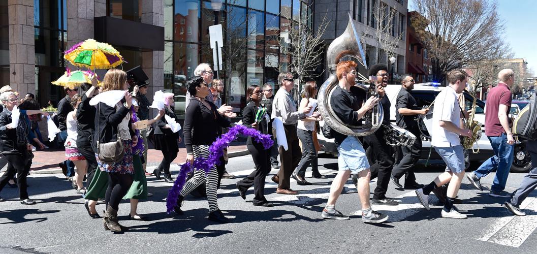 Watch: New Orleans-style 'second-line' parade brings NOLA celebration ...