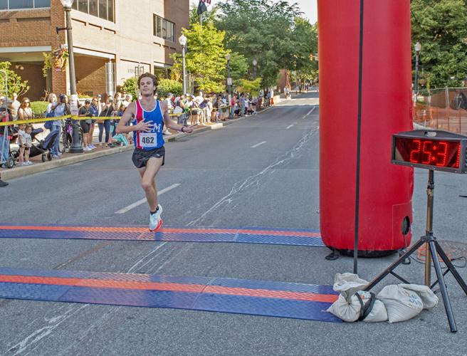 Scenes from the 46th Red Rose Run through Lancaster City [photos ...