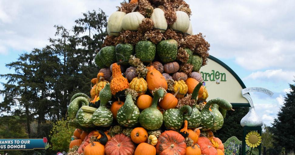How do they make a 14-foot pumpkin stack? Hershey Gardens’ squash ...
