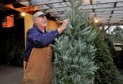 Dean Lemon marks 50 years of spreading Christmas cheer | News ...