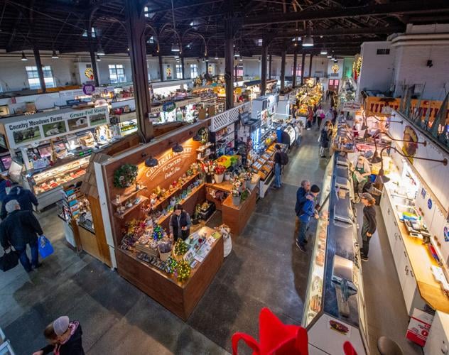 Tourists shopping at Central Market [photos] | | lancasteronline.com