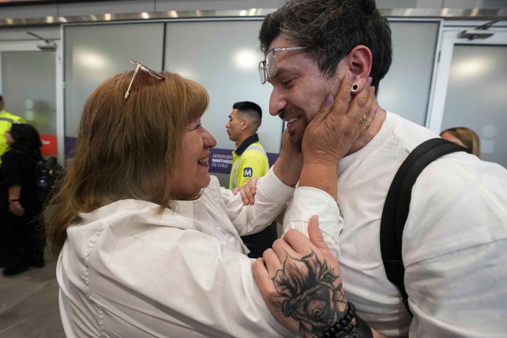 Chileno-estadounidense robado de bebé se reúne con su madre biológica y ...